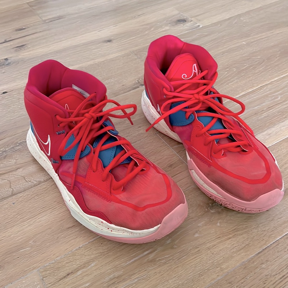 Nike Kyrie Irving Infinity Basketball Sneakers - Gem